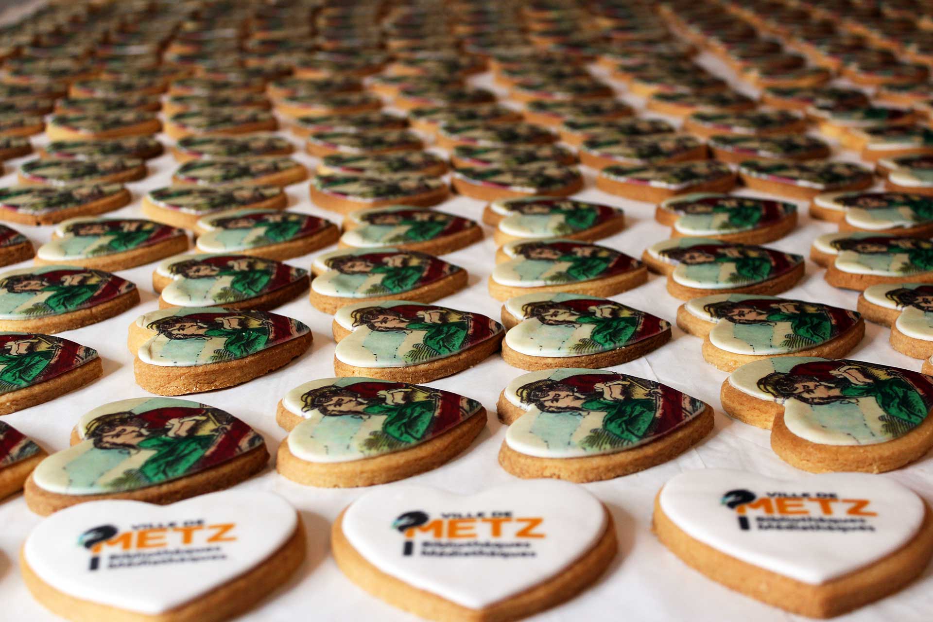 Beyond Biscuits - Custom Cookies & Lollipops - Canada & US 😁